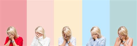 다채로운 줄무늬에 아름 다운 금발 여자의 콜라주 우는 동안 손으로 얼굴을 덮고 슬픈 표정으로 배경 고립 우울증의 개념입니다 가리기에 대한 스톡 사진 및 기타 이미지 Istock