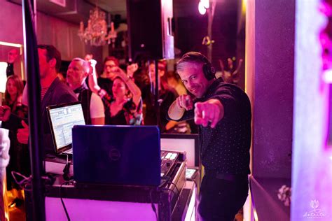 Gimtadienio Vedėjas Teatrola Renginiai Su Laiminga Pabaiga