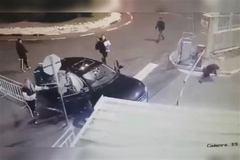 监控：我跟你比实力，你却掏出了武器！年轻人不讲武德要耗子尾汁！ 武德 耗子 年轻人