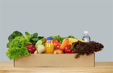 신선한 야채와 과일 상자 검역 중 음식의 택배 배달 채식 및 비건 음식 0명에 대한 스톡 사진 및 기타 이미지 0명