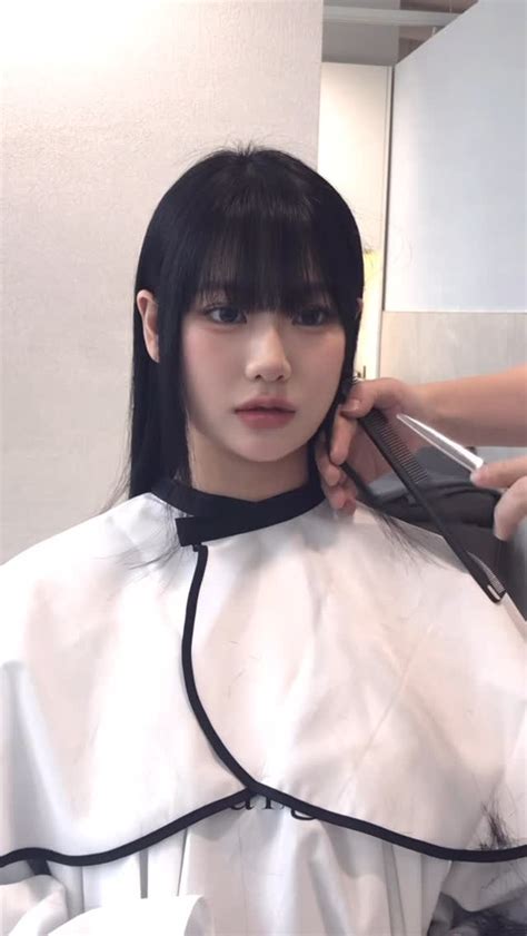 올망 대표원장 구윤모 슬릭레이어드 히메 블루블랙조합 🐱🐱🐱 분위기를 디자인 해 드립니다 슬릭펌 레이어드컷 히메컷 앞머리 풀뱅 여자머리스타일 Instagram