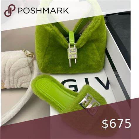 Fuzzy Slides Fashion Shoes Fashion Outfits Womens Fashion Fashion Trends Fuzzy Slides Vacay