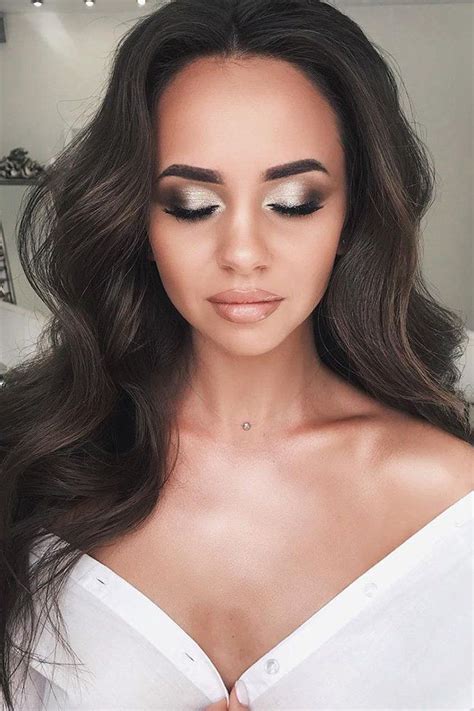 7 Wedding Makeup Trends For Brides [2024 Guide]