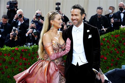 Blake Lively Zachwyca W Białym Bikini Aktorka świętuje 35 Urodziny