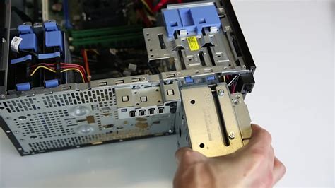 Cómo quitar e instalar el panel de I O de PowerEdge T Dell Chile