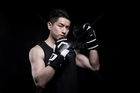 권투 경기 중 한 남자 사진 무료 다운로드 Lovepik