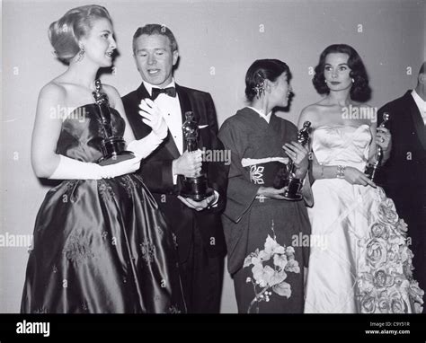 Joanne Woodward Red Buttons Jean Simmons Miyoshi Umeki At The Academy