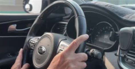 주행 중 핸들 떨림 그냥 두면 바퀴 빠질 수 있습니다 슬기로운 자동차생활