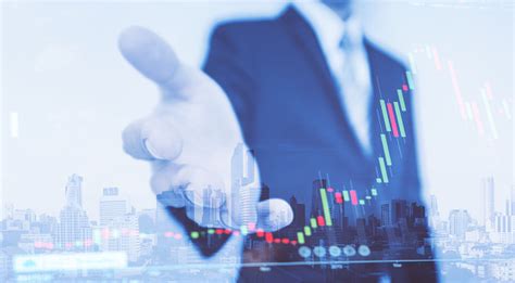 이중 노출 사업 증권 거래소 그래프 및 도시 배경 높이와 손을 스트레칭 개념에 대한 스톡 사진 및 기타 이미지 개념 경제 국제 금융 Istock