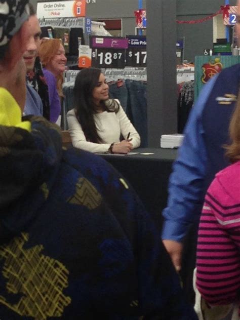 Sofia Carson Meeting Fans Sofia Carson Carson Disney Descendants