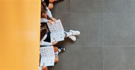 راهکارهایی برای گفت‌وگو با فرزندان درباره مسائل جنسی، پورنوگرافی و مفهوم رضایت ایران اینترنشنال