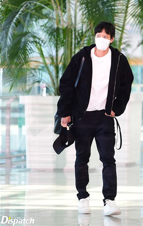 [현장포토] 비율이 넘사벽…강동원 공항 런웨이 디스패치 뉴스는 팩트다