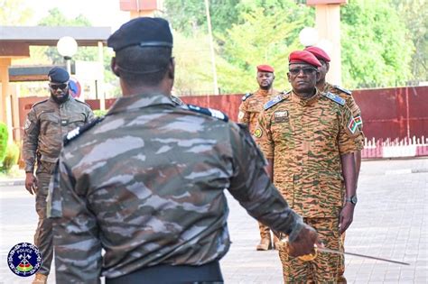 C R Monie Trimestrielle De Mont E Des Couleurs Pour Renforcer Lunion Sacr E De Toutes Les