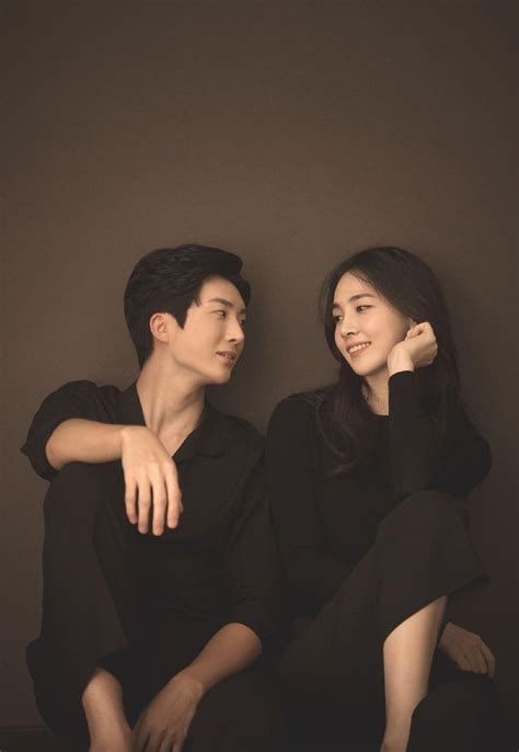 Pin By Dina On Uwu Couples Photoshoot Prenuptial Photoshoot Korean