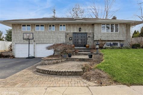 10 Pasture Ln Old Bethpage Ny 11804