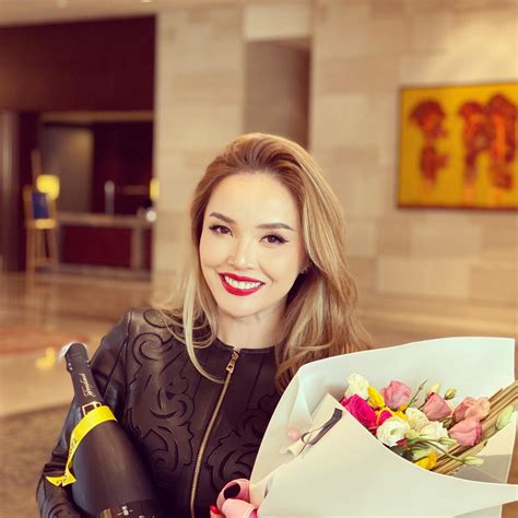 Гоо үзэсгэлэнгийн охин тэнгэрүүд минь Uyanga Byambadorj