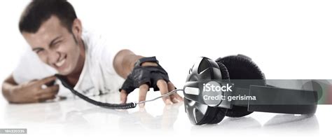 Dj 이어폰 흰색 바탕에 그림자와 Dj에 대한 스톡 사진 및 기타 이미지 Dj Mp3 플레이어 나이 Istock