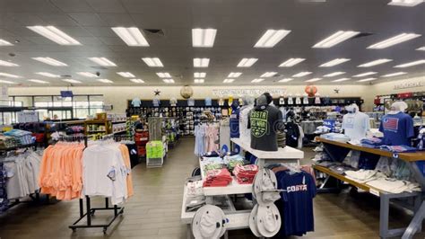 Buc Ee S Retail Store Interior Apparel Department Editorial Stock Image Image Of Signage