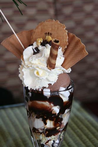 Chocolate Honeycomb Vesuvius Ice Cream Sundae At Nardinis Flickr