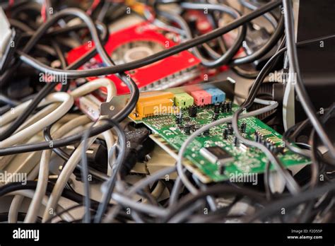 Nutzlose Alte Kabel Fotos Und Bildmaterial In Hoher Auflösung Alamy