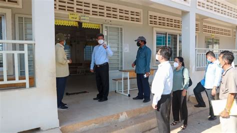 ឯកឧត្តម គួច ចំរើន ចុះពិនិត្យទីតាំងចាក់វ៉ាក់សាំងកូវីដ ១៩ ក្រសួងព័ត៌មាន