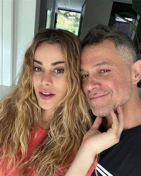 Alejandro Sanz Y Candela Márquez Reaparecen Elegantísimos En Una Gala