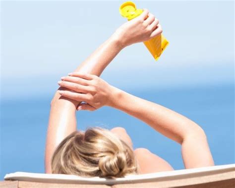 Як сонце впливає на родимки чотири ознаки коли треба засмагати з особливою обережністю