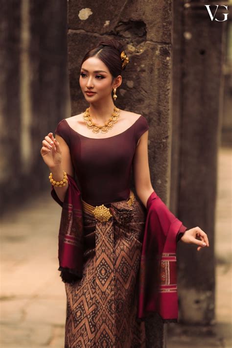 តុបតែងបែបនេះ ពេជ្រ វត្តីសារ៉ាវឌ្ឍី បង្ហាញភាពស្រស់ស្អាត បែបទន់ភ្លន់ Khmerload Cambodia Latest