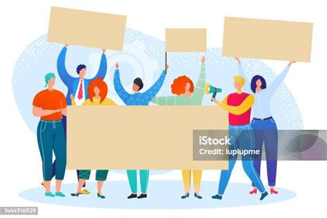 군중 그룹은 배너 활동가 데모 벡터 일러스트로 항의합니다 남자 여성 캐릭터는 파업 정치 혁명에 플래카드를 들고 남자에 대한 스톡 벡터 아트 및 기타 이미지 Istock