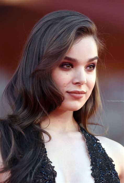 Hailee Steinfeld Nude Pics Porn Hot Scenes Scandal Planet