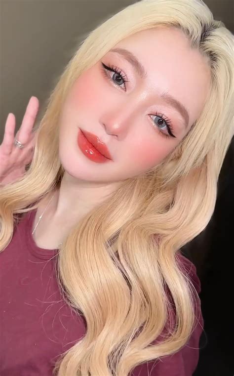 Hot Girl Elly Trần Tự Tử 2 Lần Không Thành được Vợ Tuấn Hưng Giúp đỡ