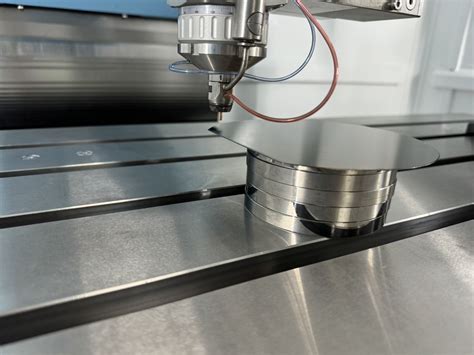 워터젯 레이저 기계에 의한 실리콘 웨이퍼 다이싱 레이저 각인 및 마이크로 절단 기계 제조업체 Hortech Co