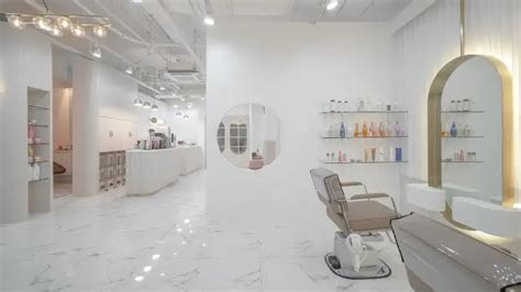 화이트톤의 심플하고 깔끔한 30평 미용실 인테리어 진주 평거동