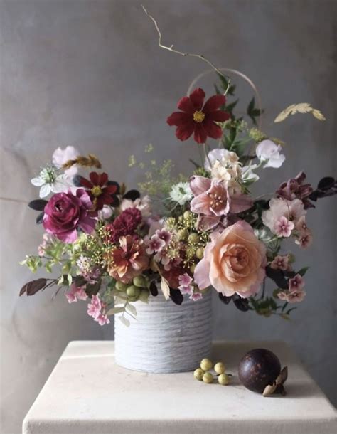 Композиция из цветов в шляпной коробке | Flower vase arrangements ...