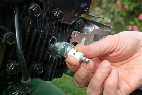 How to Maintain a Lawn Mower | BBC Gardeners World Magazine