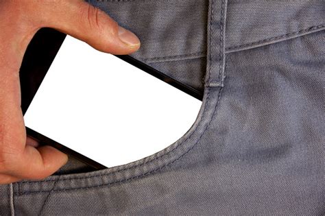 빈 서식 파일 복사 공간 격리 포스터 쿠폰 홍보 자료 인물 비즈니스 개념 방법 매혹적인 뒷 주머니로 미 휴대 전화를 손 개념에 대한 스톡 사진 및 기타 이미지 Istock