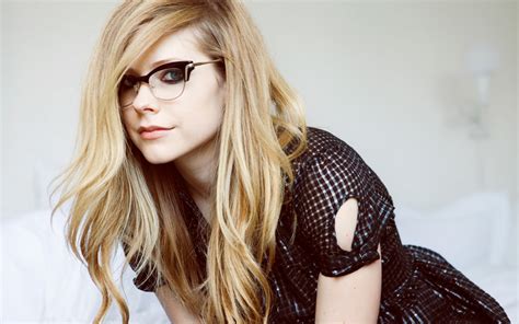 Avril Lavigne Glasses Dress Look Hair Wallpaper Coolwallpapersme