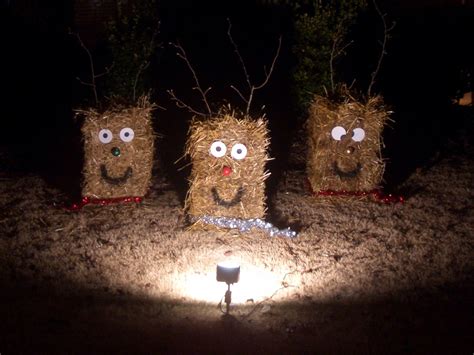 Diy Front Yard Decor With Leftover Fall Hay