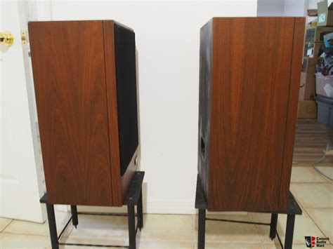 Acoustic research AR11