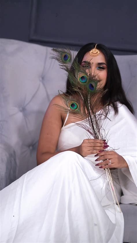 வெள்ளை சீலையில் மயில் அலங்காரத்தின் அழகு 🦚🤍 Vidursha Vaishali Nidh