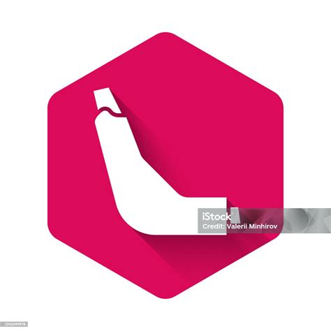 긴 그림자로 격리된 흰색 흡입기 아이콘입니다 기침 완화 흡입 알레르기 환자를위한 호흡기 분홍색 육각 버튼 벡터 일러스트레이션 건강 진단에 대한 스톡 벡터 아트 및 기타