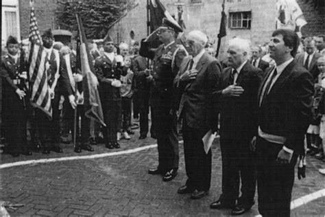 Herdenking Van 80ste Verjaardag Van Neergestorte Amerikaanse