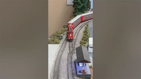 model railroad crossover using servos controlled by one switch arduino