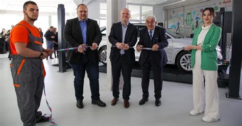 Бош Автомобилно оборудване откри център за обучения в партньорство с Гимназия „Хенри Форд сп