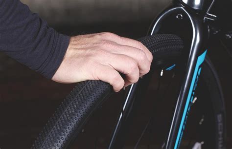 How To Easily Fit Remove Through Axle Wheels Road Cc