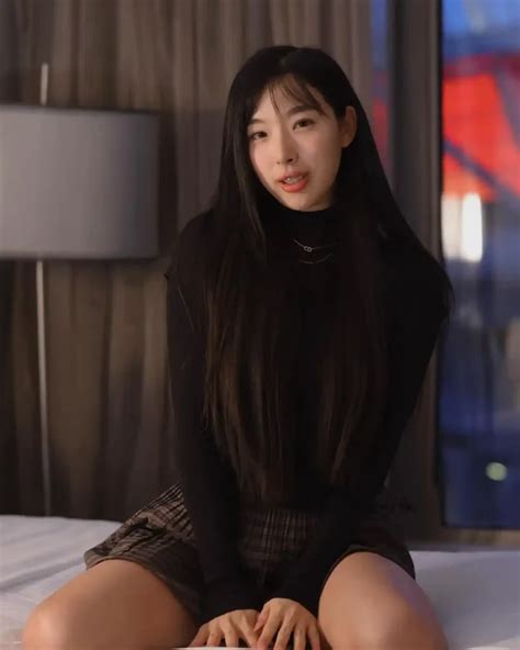 Elle Lee Tiktok ไอดอลสาวสุดเอ็กซ์ ขวัญใจของเหล่าชายหนุ่ม