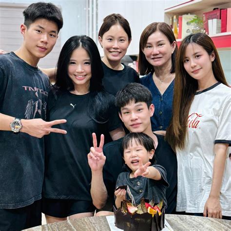 josephine 快乐的一晚😊 庆祝母亲节的同时也提早为14 5生日的大宝庆生🎉 祝福我妈妈和全天下妈妈们【母亲节快乐】 祝福我大宝