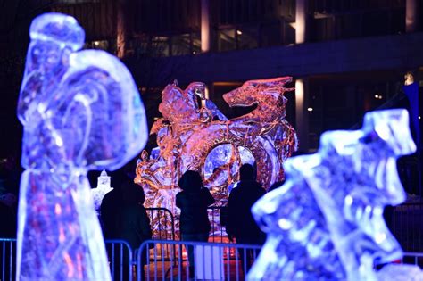 얼음 조각과 함께 남기는 추억 뉴시스pic 파이낸셜뉴스