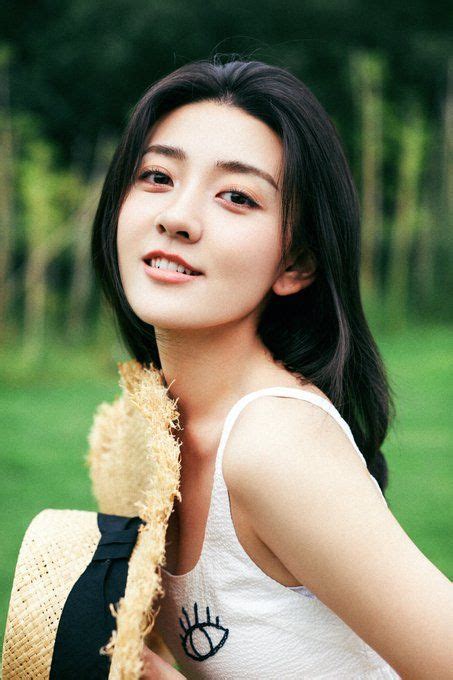 ปักพินในบอร์ด Liang Jie