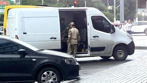 ТЦК не має повноважень бусифікувати чоловіків юристи відповіли що робити у разі затримання